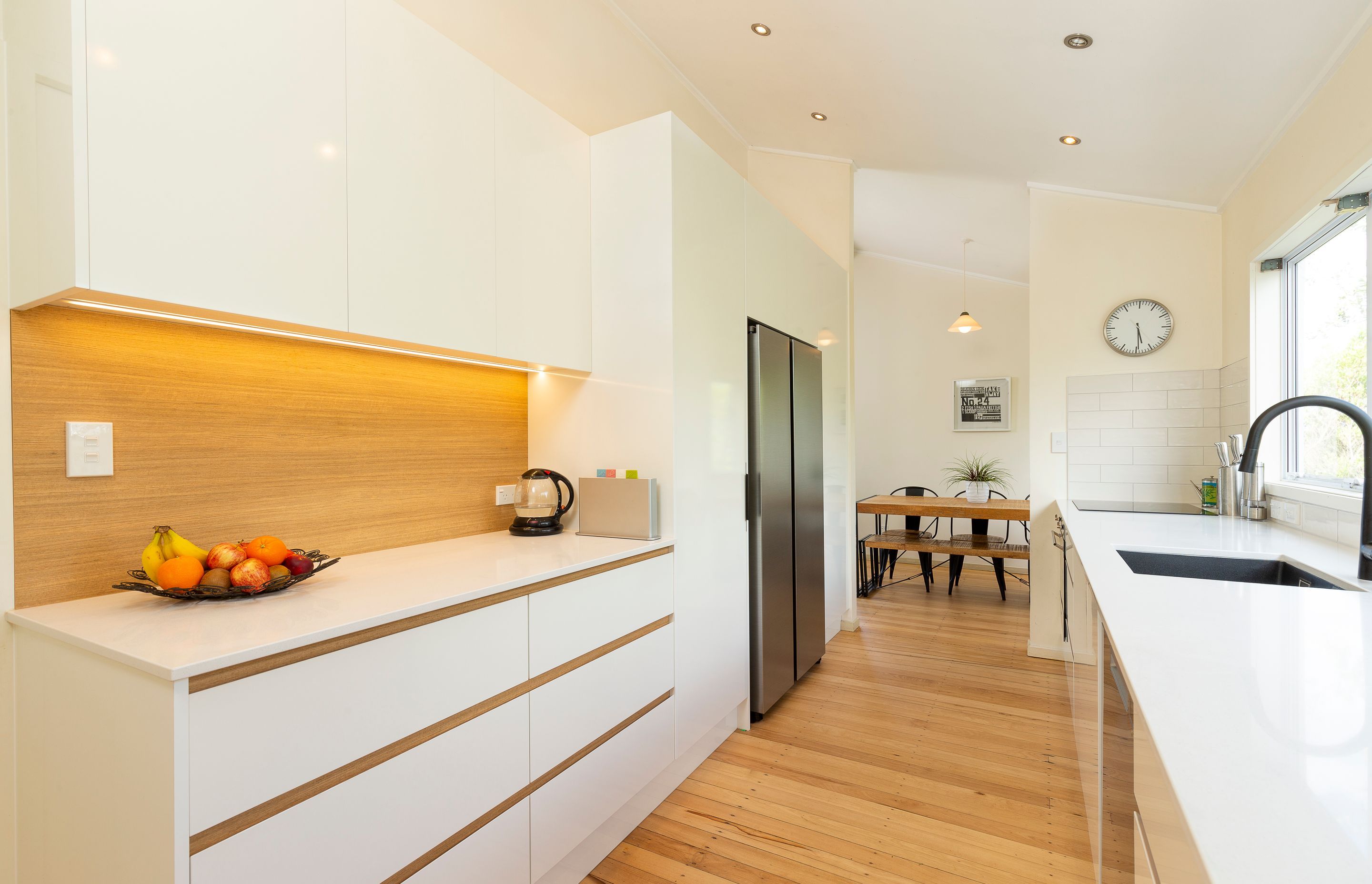 A Innovative And Modern Kitchen Design In Kohimarama by Refresh ...