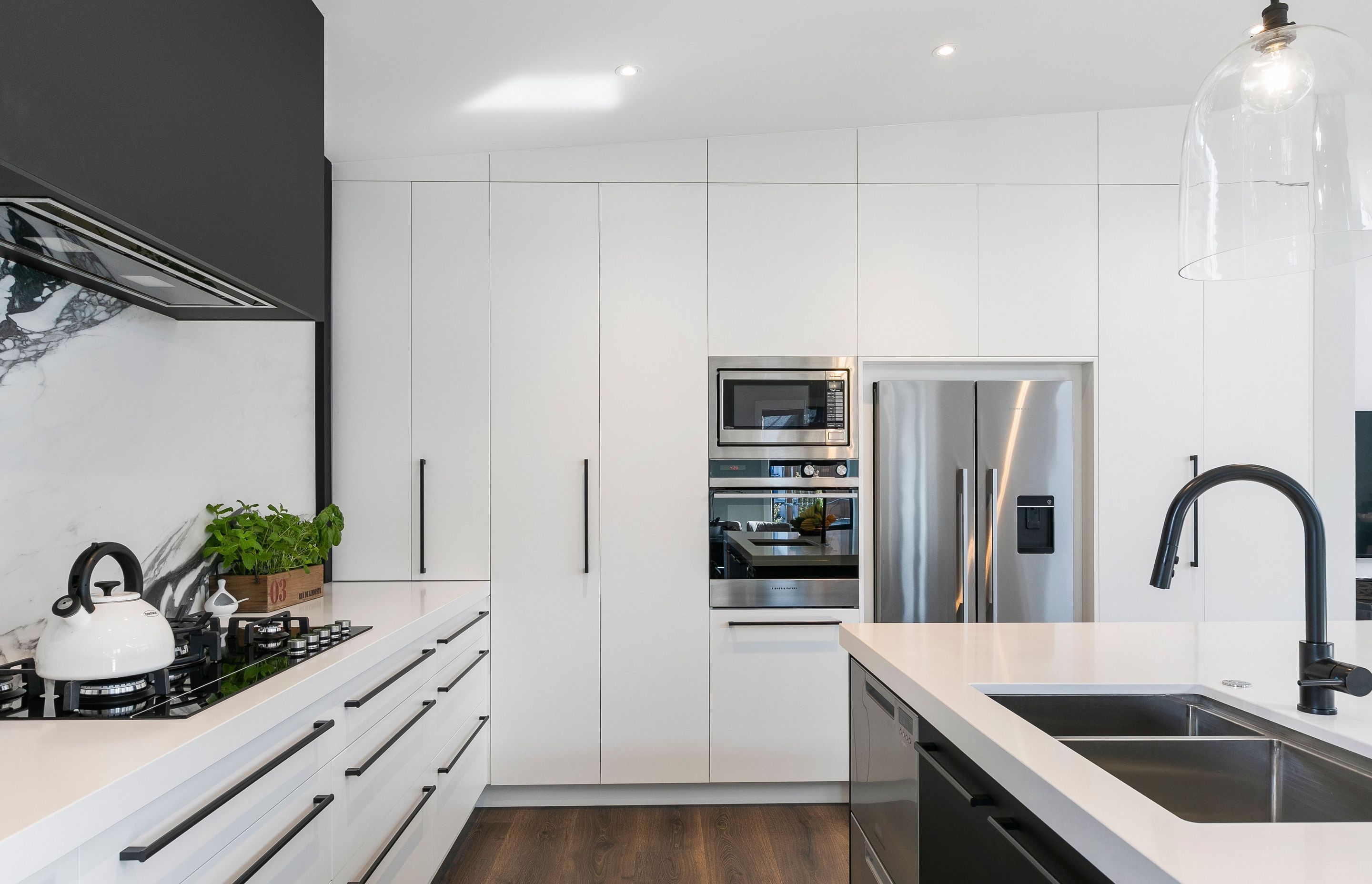 Veined Splashback Feature, Millwater by Fluid Interiors | ArchiPro NZ