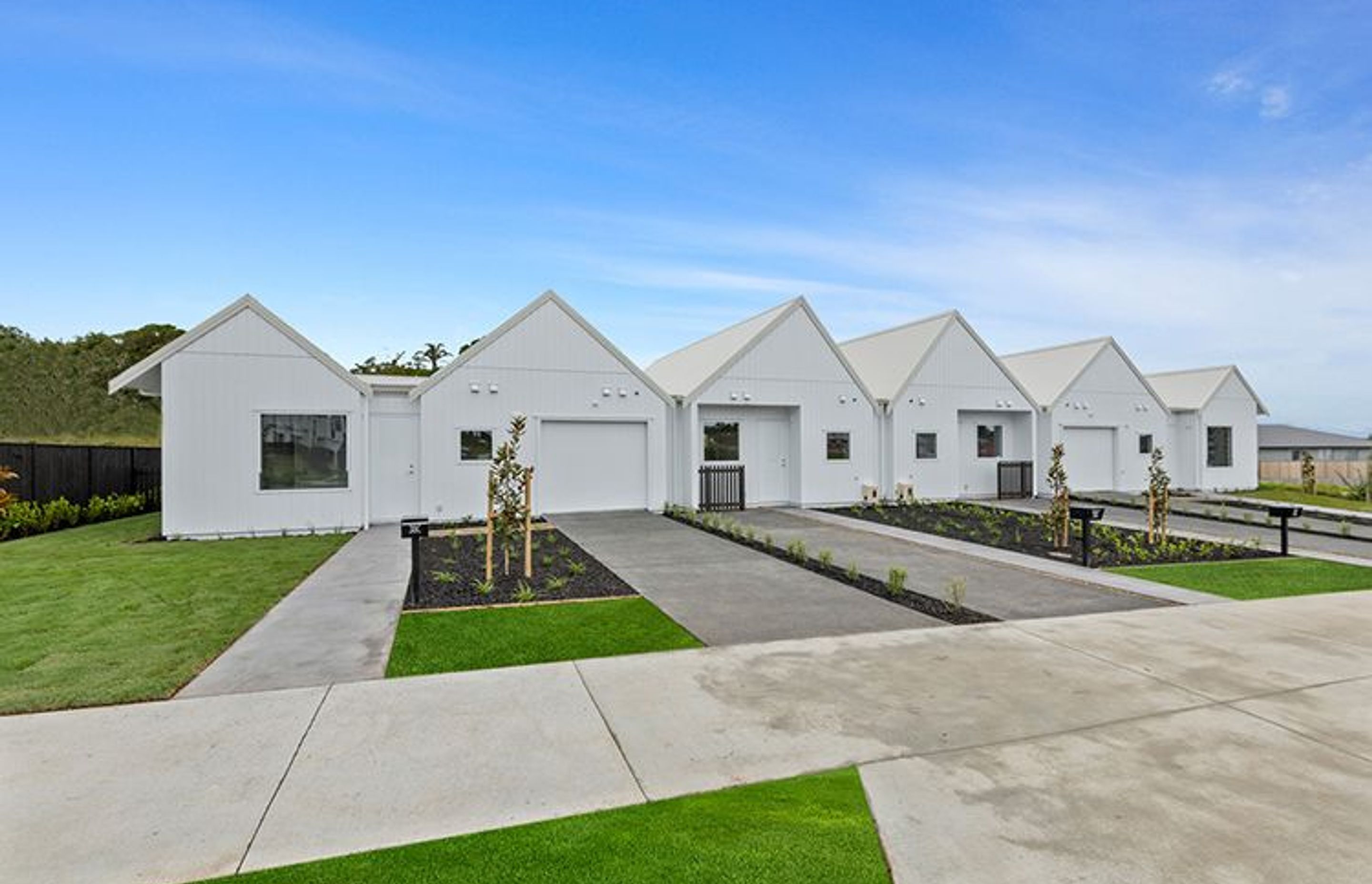 Red Beach Single Level Terraces by Smith Architects | ArchiPro NZ