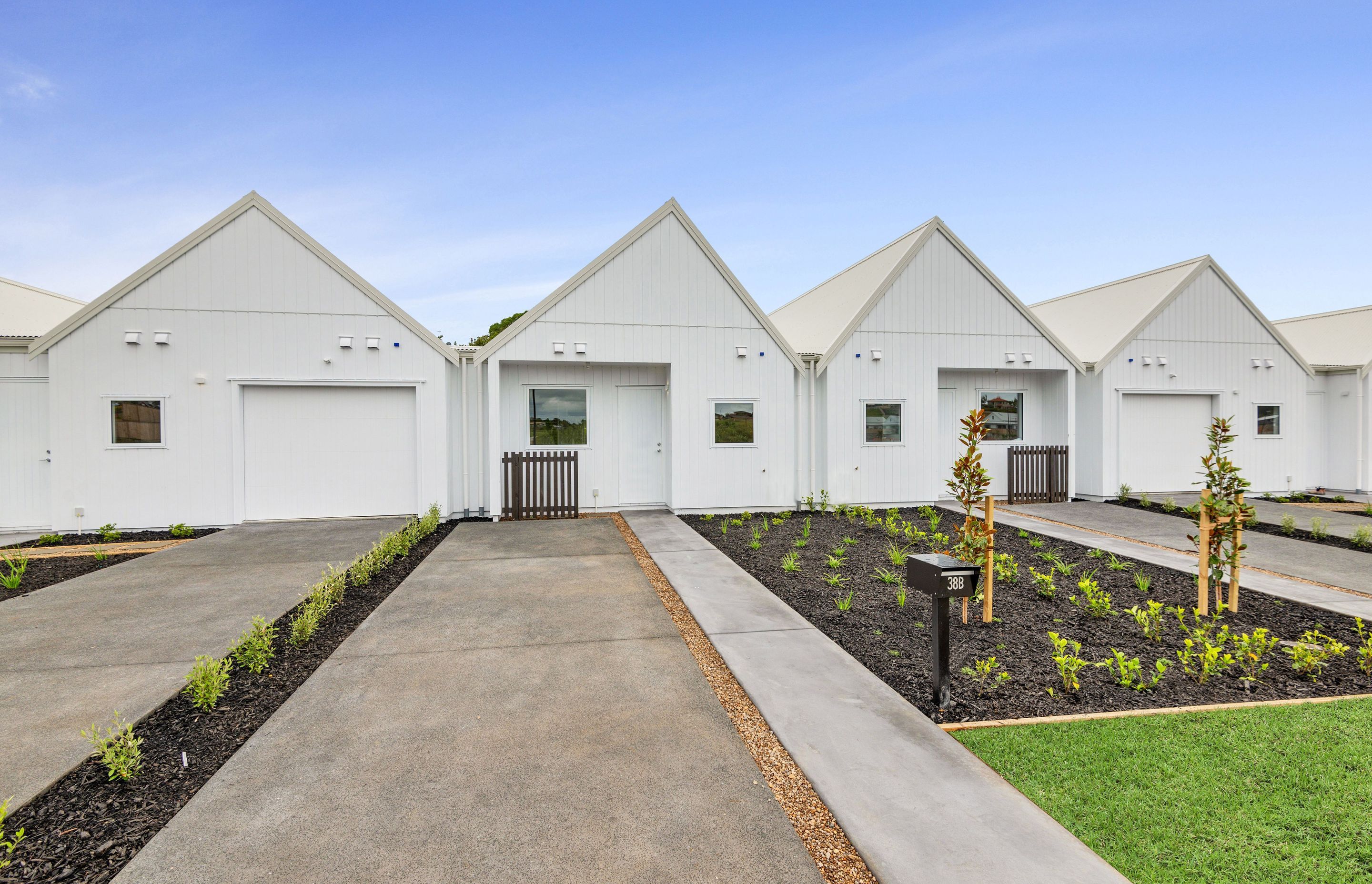 Red Beach Single Level Terraces by Smith Architects | ArchiPro NZ
