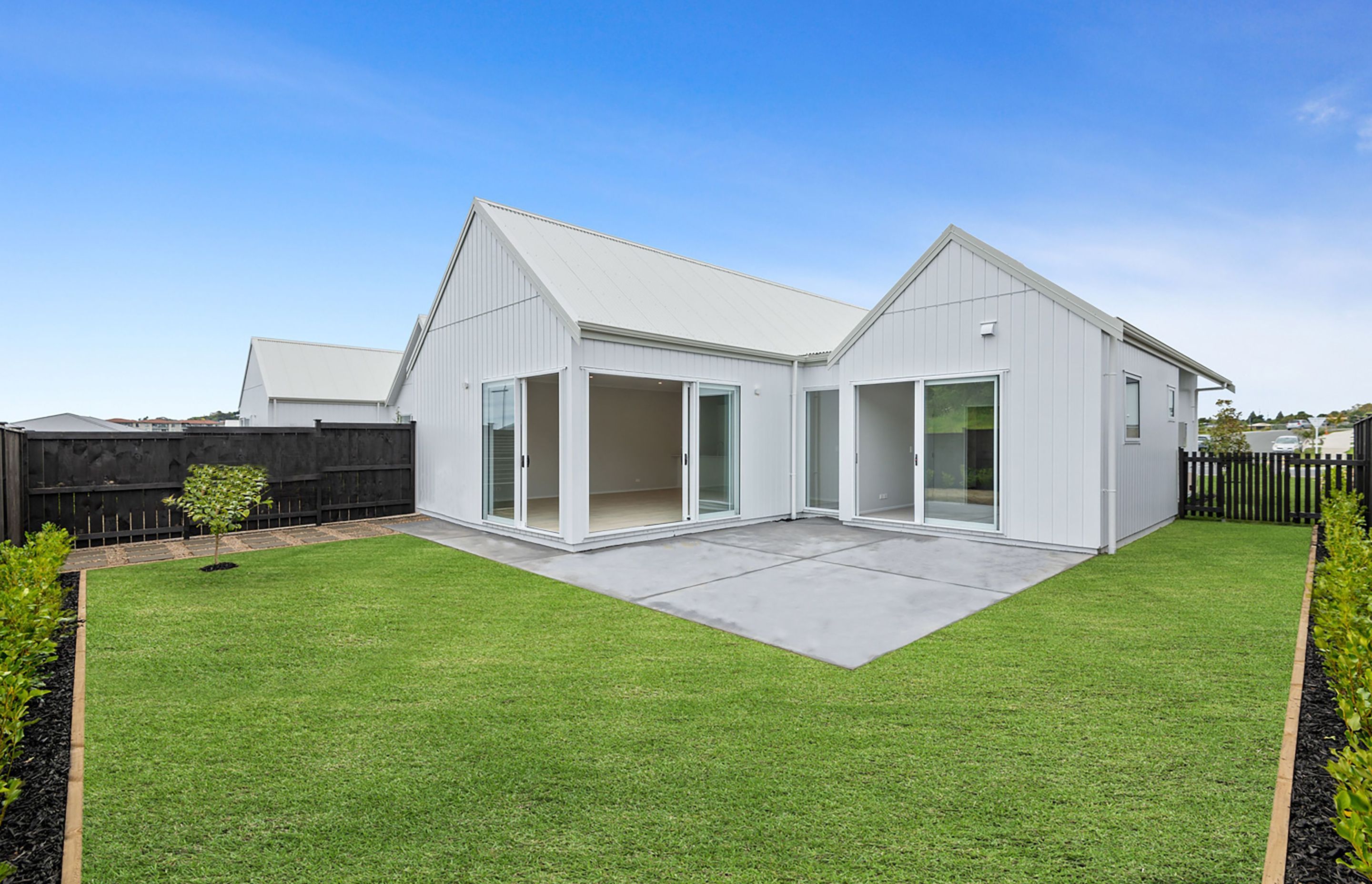 Red Beach Single Level Terraces by Smith Architects | ArchiPro NZ