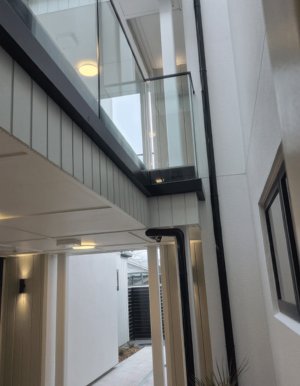 Provista Balustrade Systems Euro Fin and Frameless Glass Channel for ...