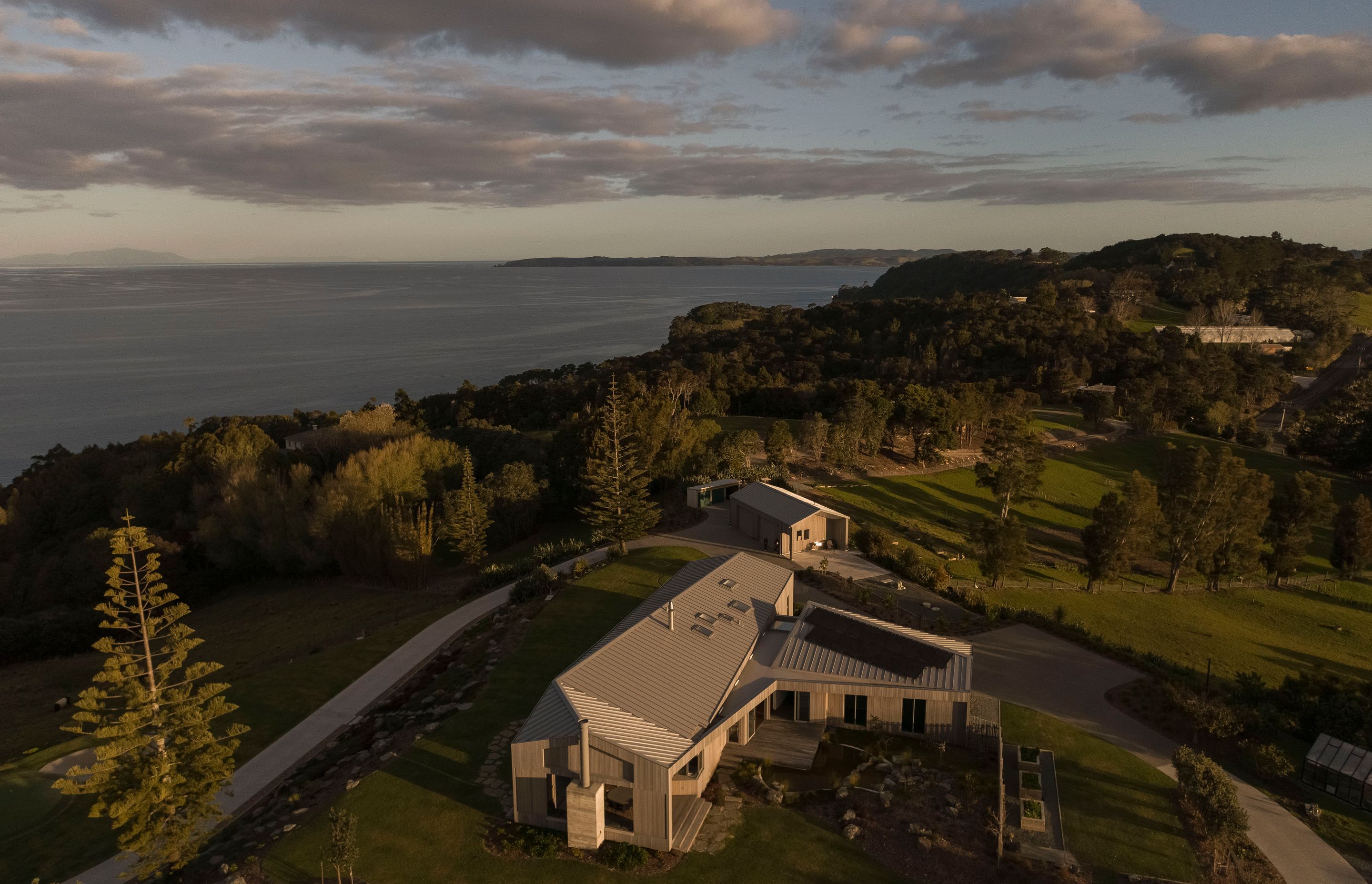 Matakana Coast by Sarsfield Brooke Ltd | ArchiPro NZ