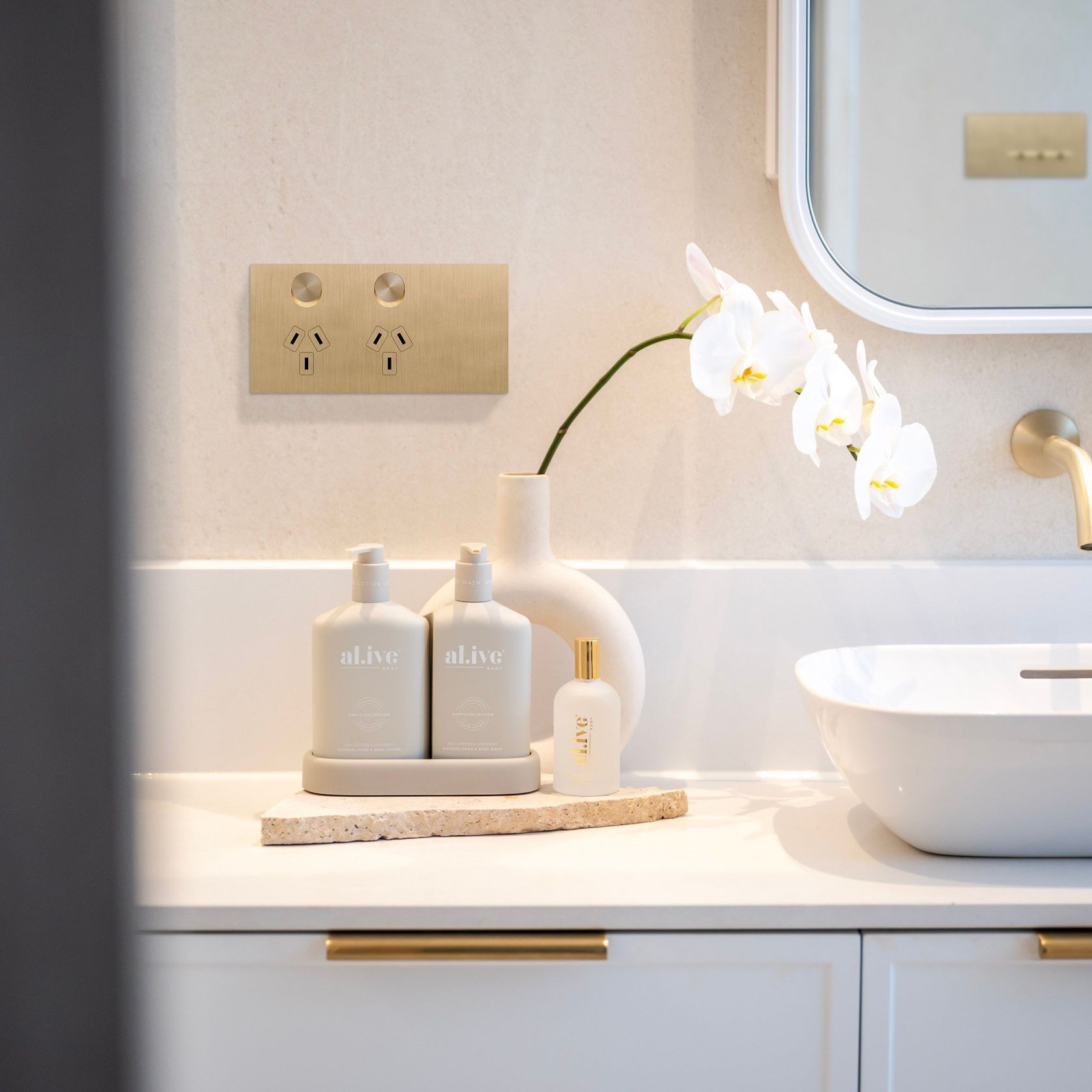 Clipsal Solis™ T Series | ArchiPro NZ