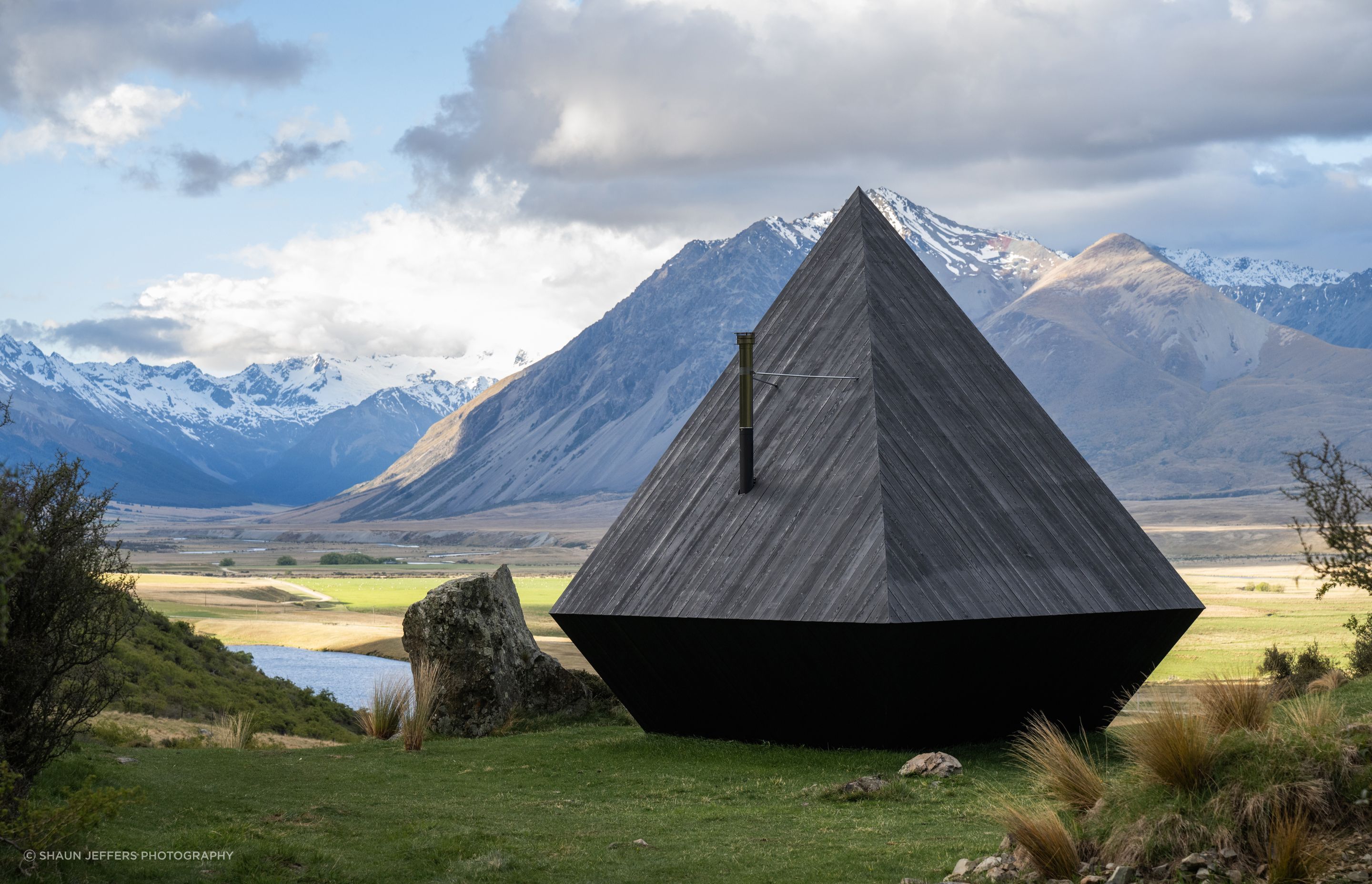 Dining off the beaten track: the diamond-shaped cabin designed for ...