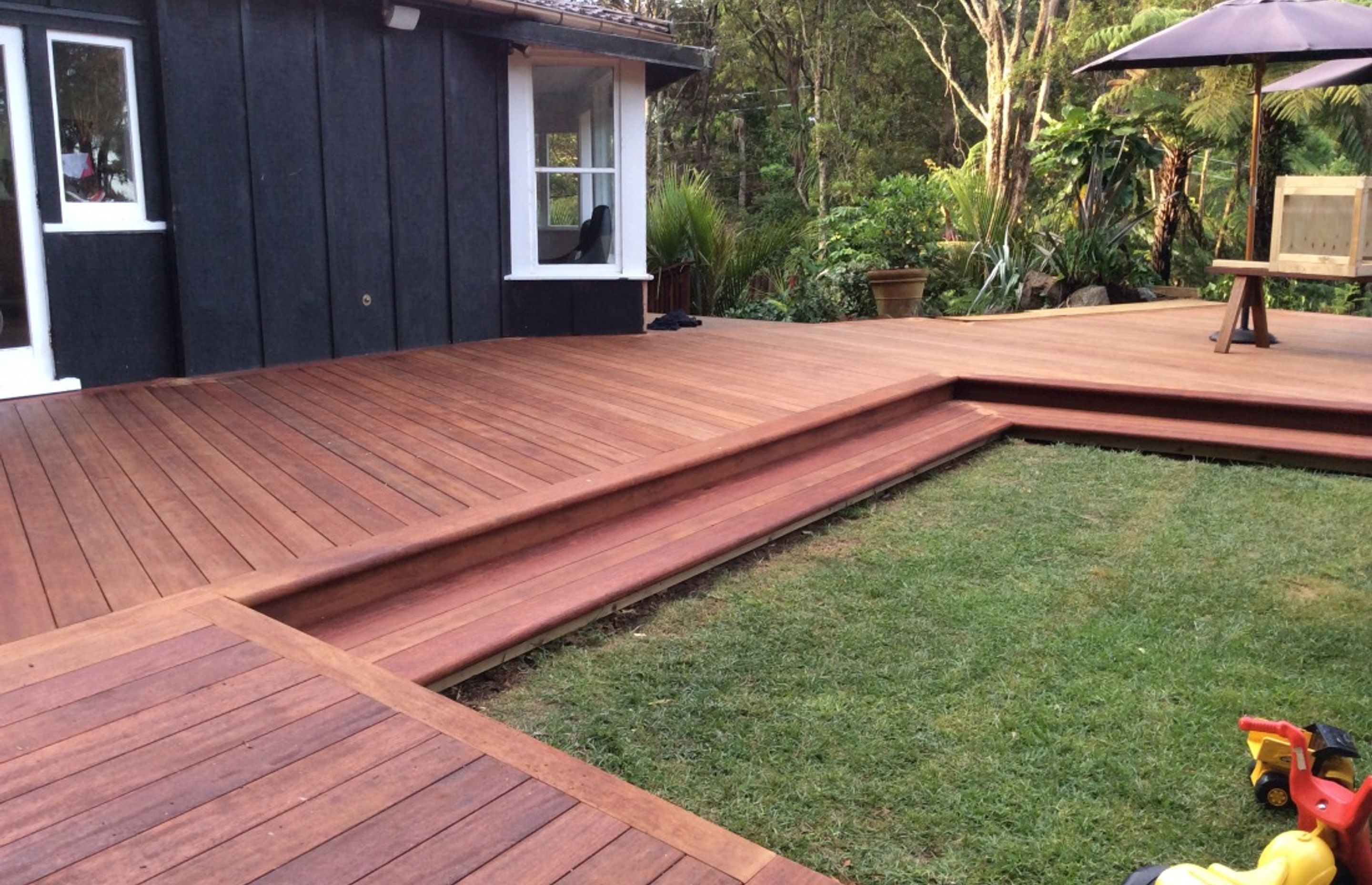 Beauty that lasts: nail-free decking Shadowdeck™ | ArchiPro NZ