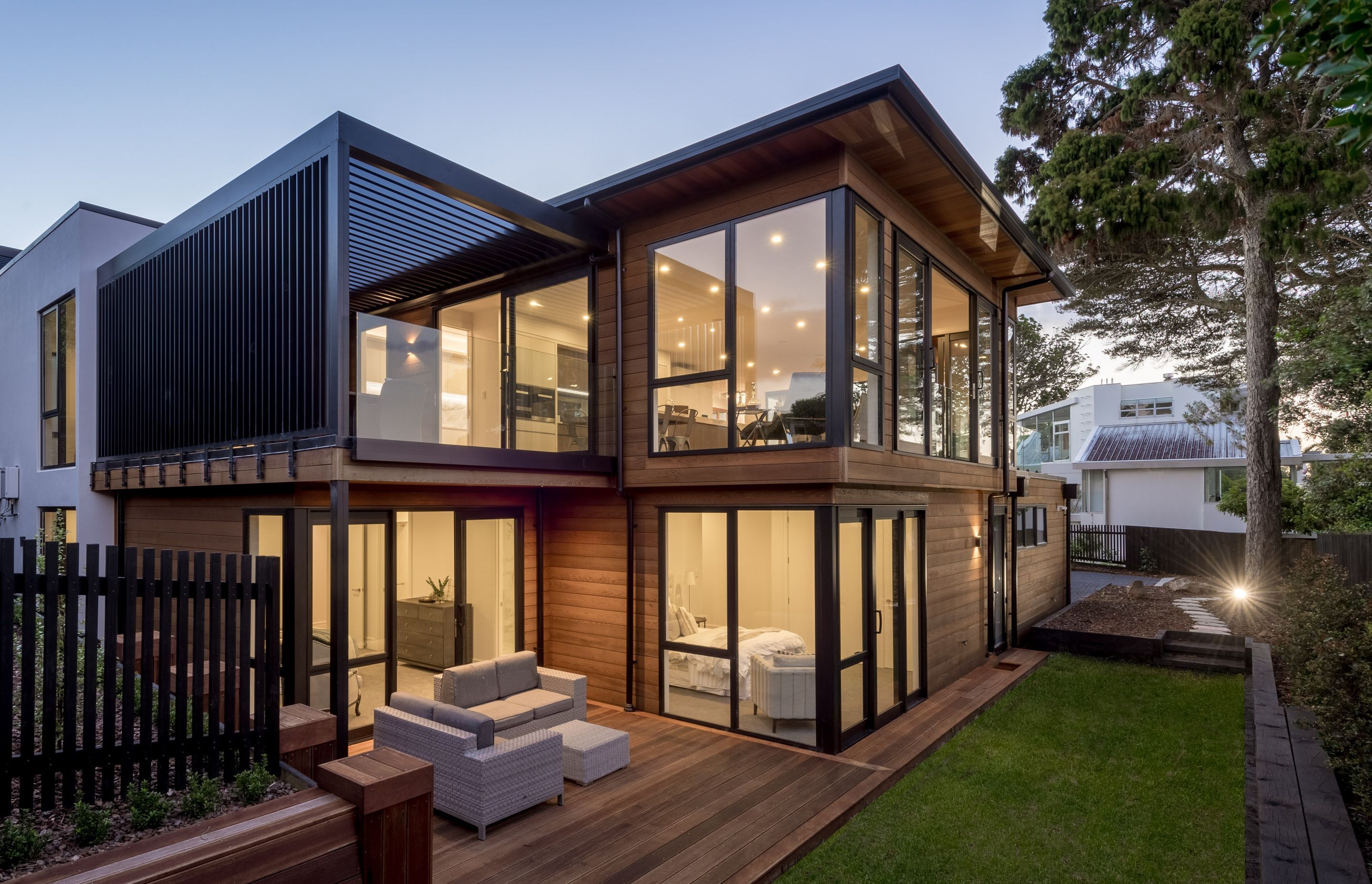 Takapuna by Mike Hollman Photography | ArchiPro NZ