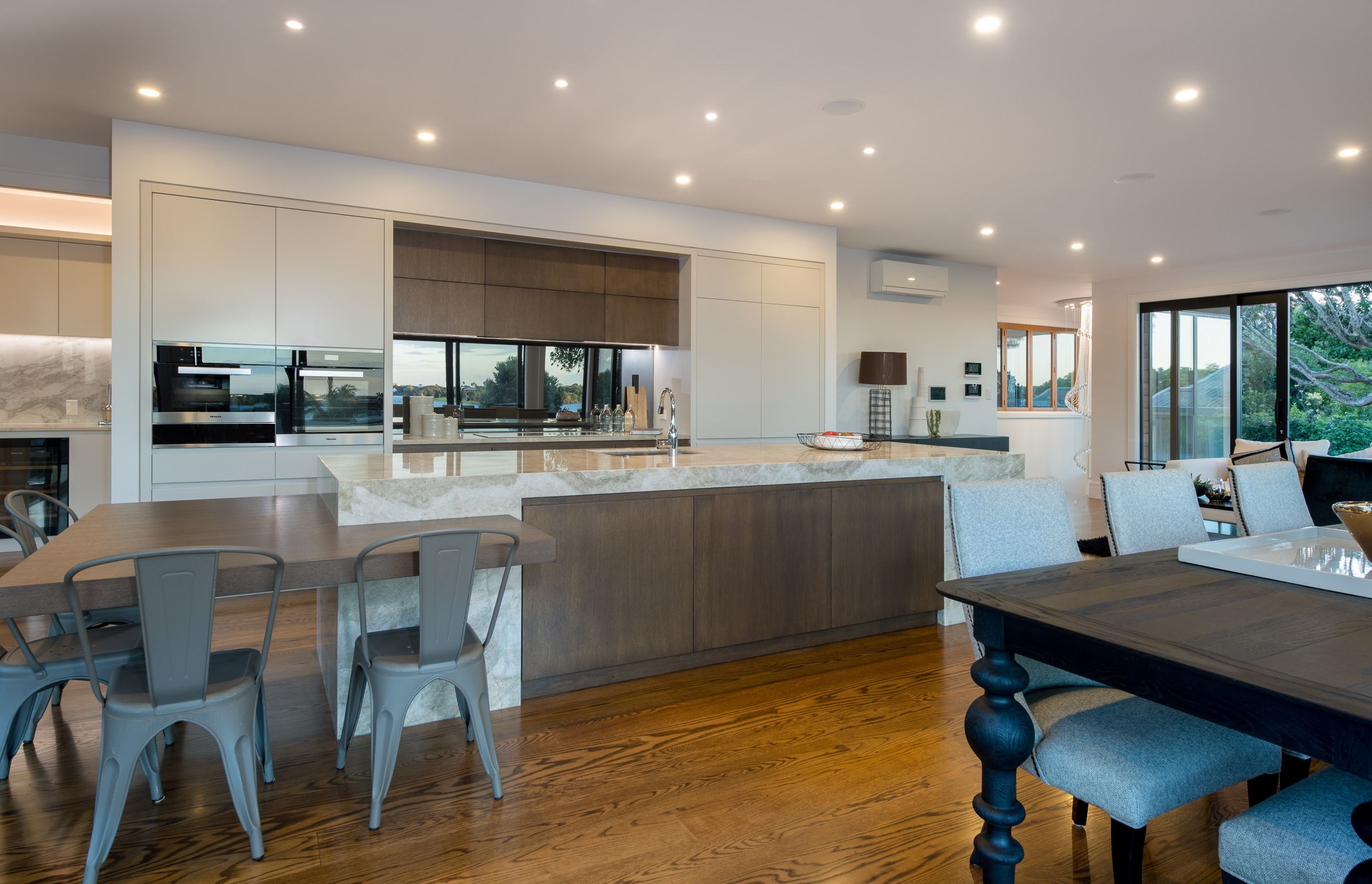 Takapuna by Mike Hollman Photography | ArchiPro NZ