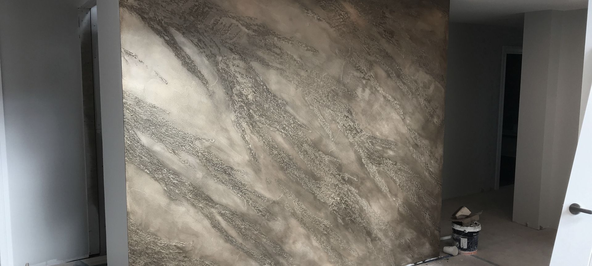 Feature wall, Golden split stone - Venetian plaster by YESO Venetian ...