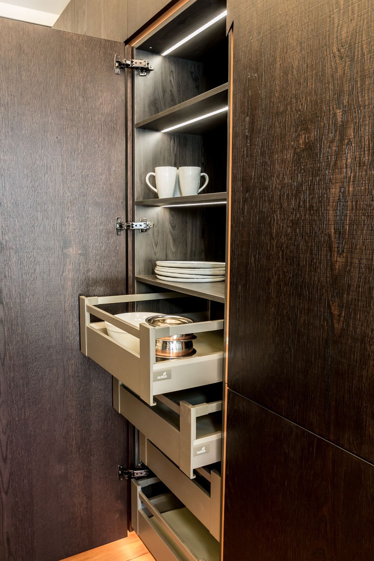 “New York” inspired kitchen showing symbiosis between functionality and ...