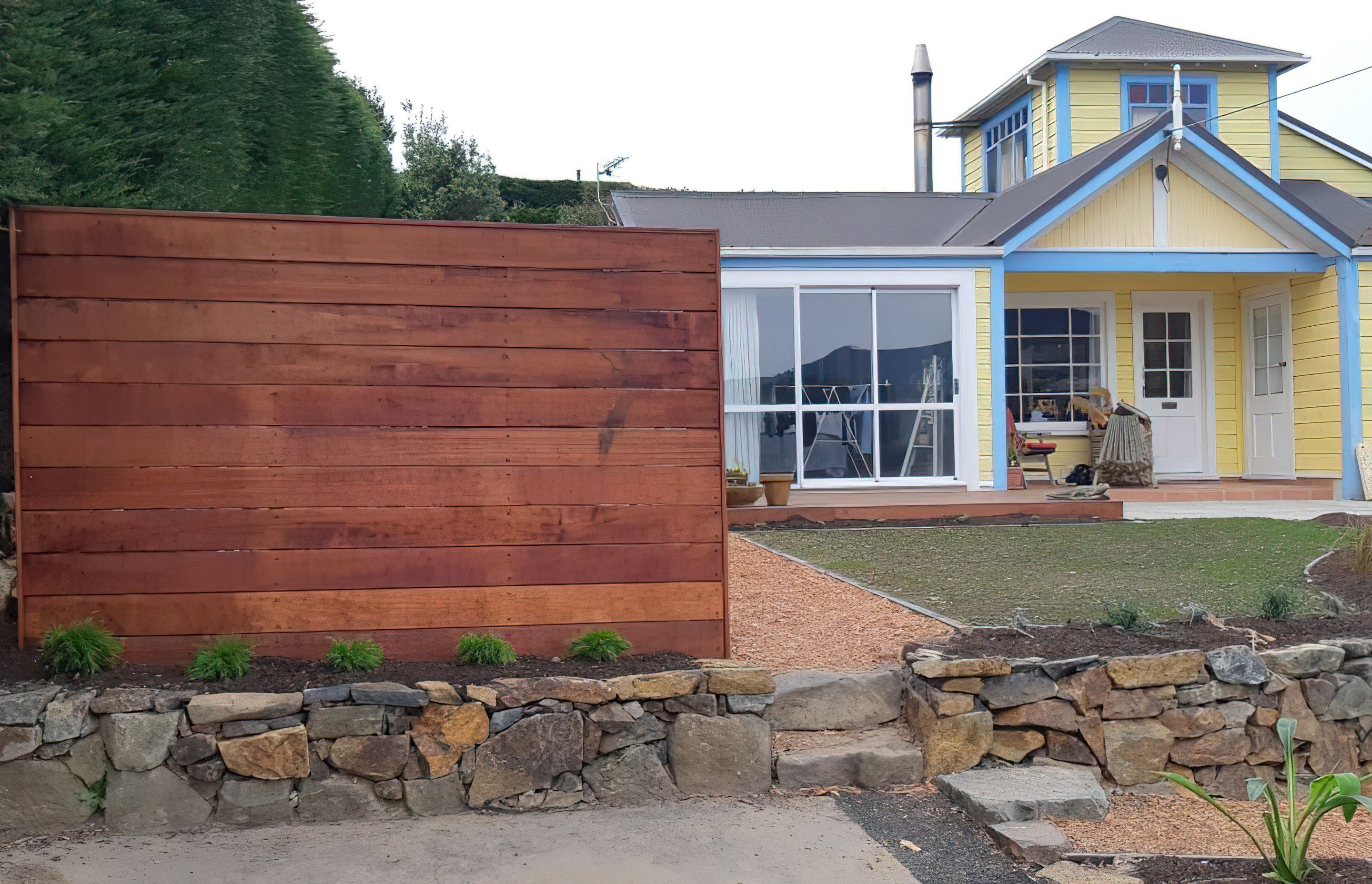 Modernising Makeover for Peninsula Property Street Frontage by Neville ...