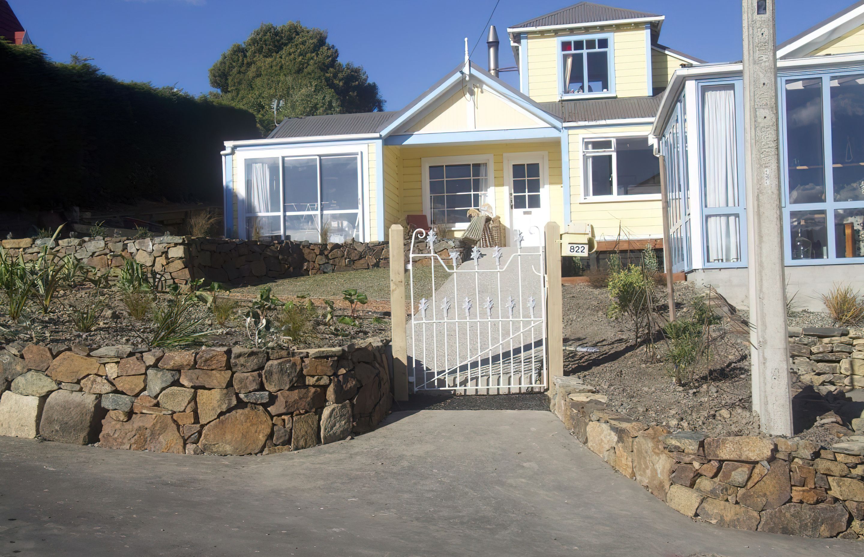 Modernising Makeover for Peninsula Property Street Frontage by Neville ...