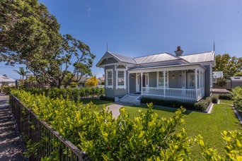 Stanley Point Villa - Stephen Jones Architects | ArchiPro