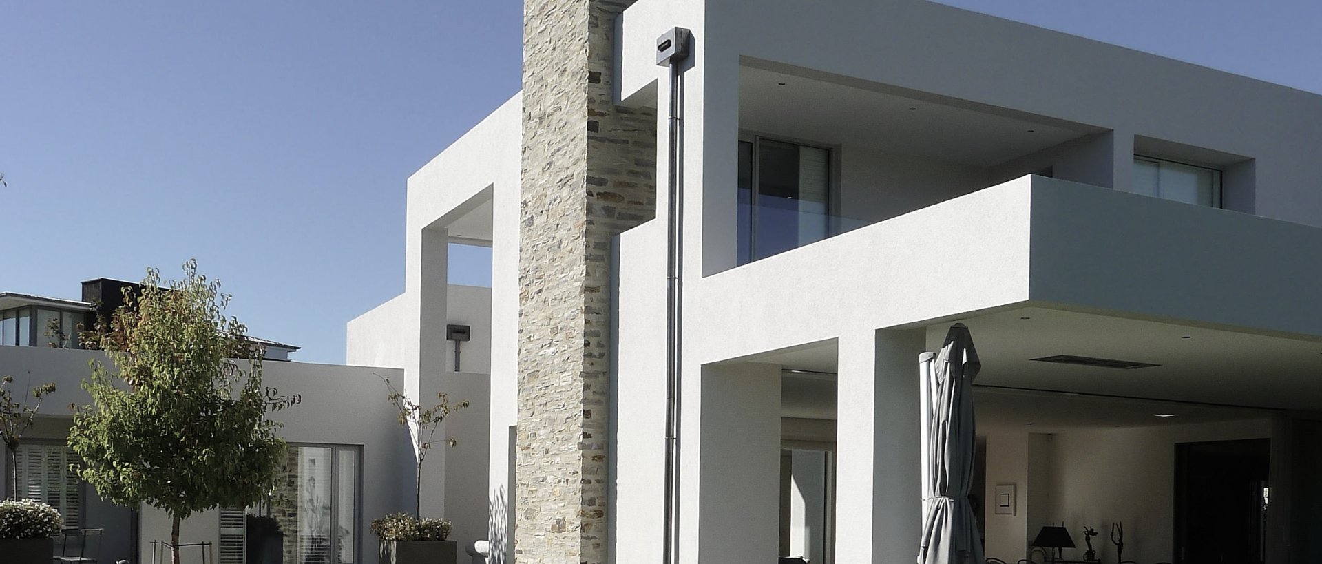 Richard E Shackleton Architects Ltd