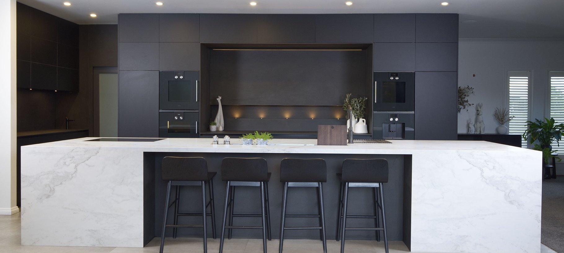Yin and yang: a guide to light versus dark kitchen design