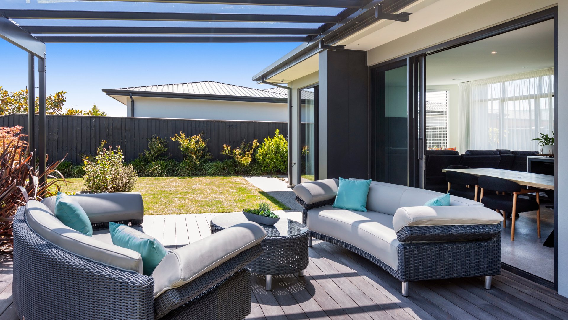 Design Tips for Seamless Indoor-Outdoor Flow with Archgola