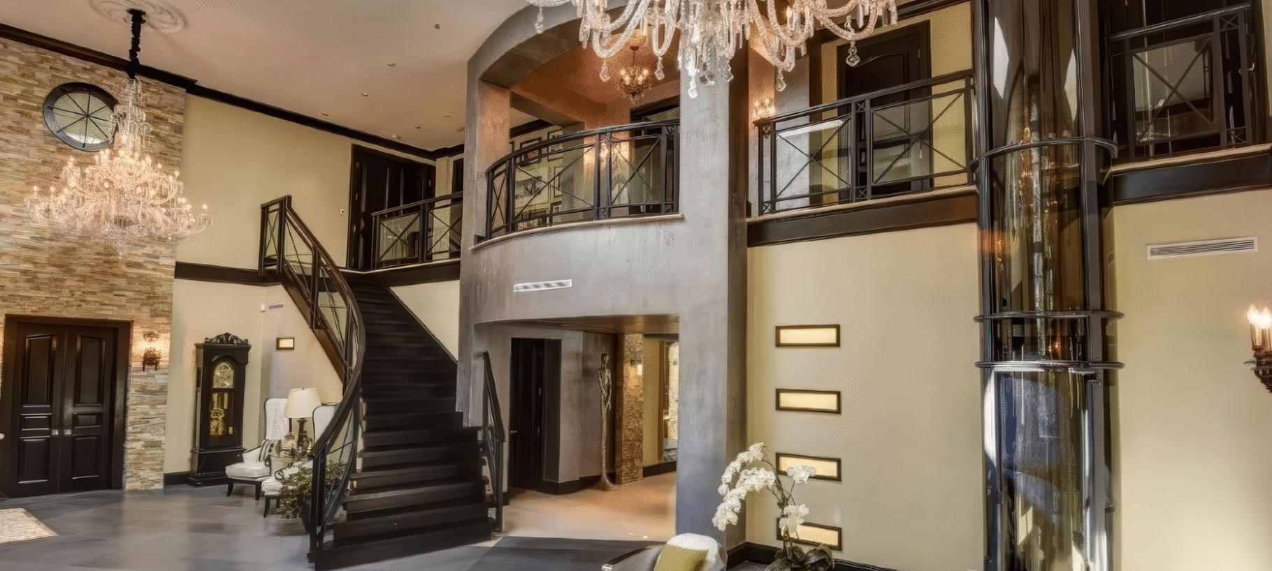 Space-Saving Elevator: The Self-Supporting Structure of a Pneumatic Lift