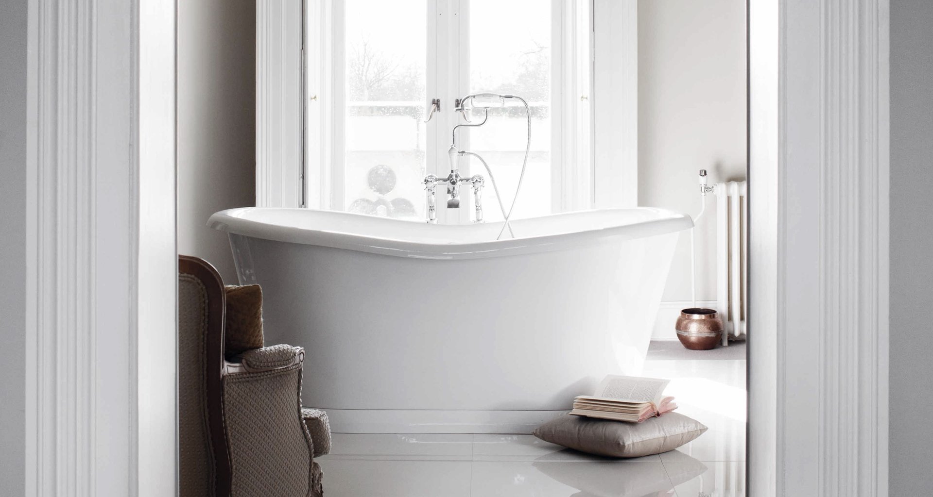 Bath vs Shower: Water Usage, Cleanliness and Other FAQs