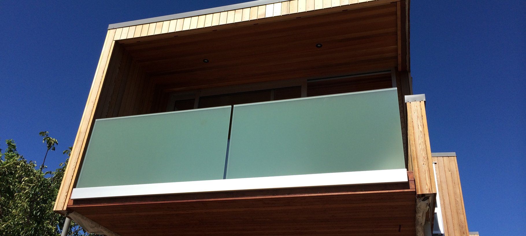 Provista ‘Vista’ frameless channel balustrade solution aims extra-high ...