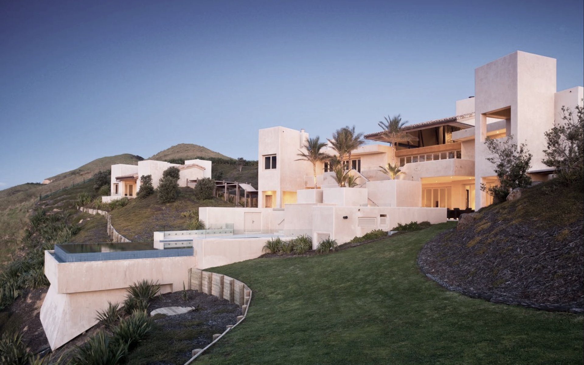 About Luxor Homes