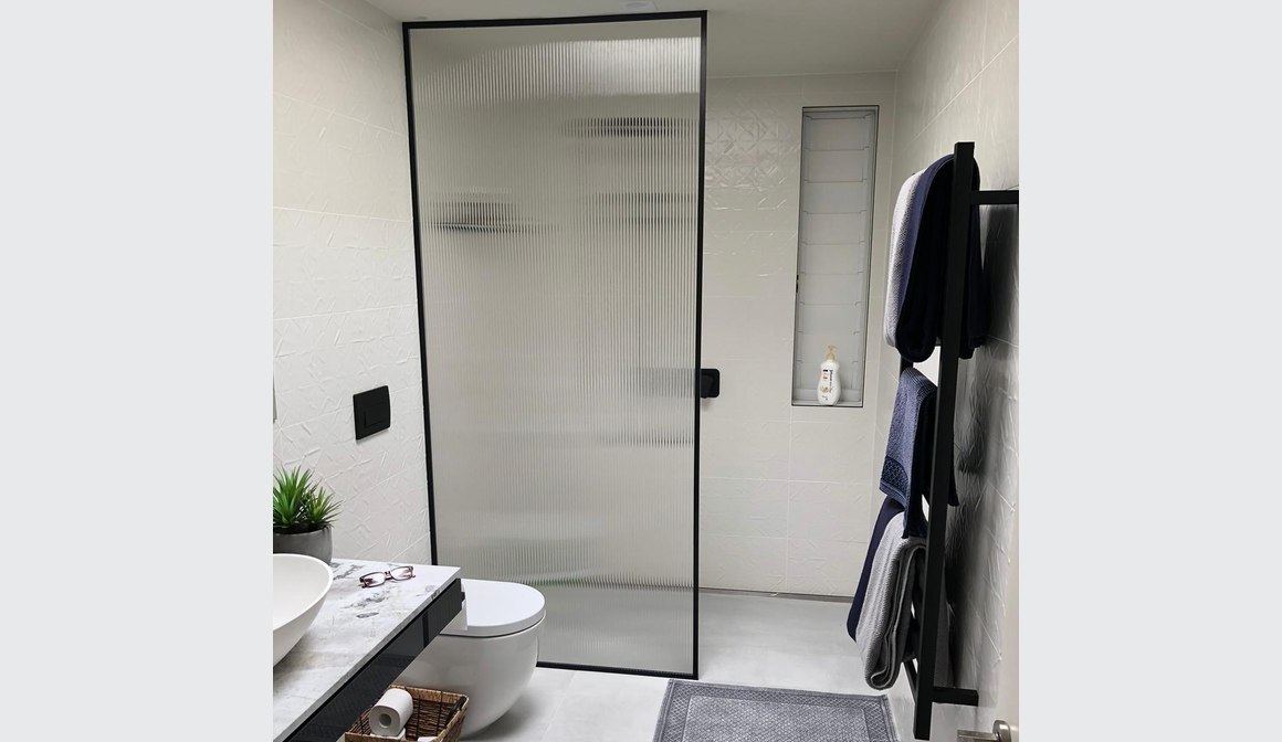 Fluted Shower Screens Haynes Glass | ArchiPro NZ