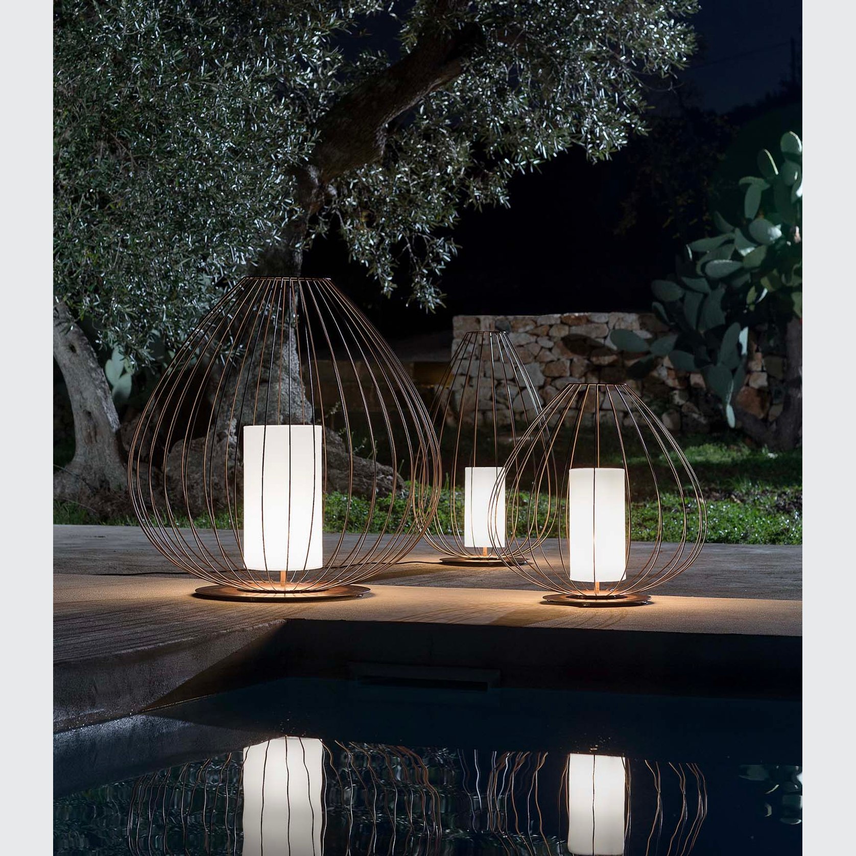 Cell Outdoor Floor Lamp | ArchiPro NZ