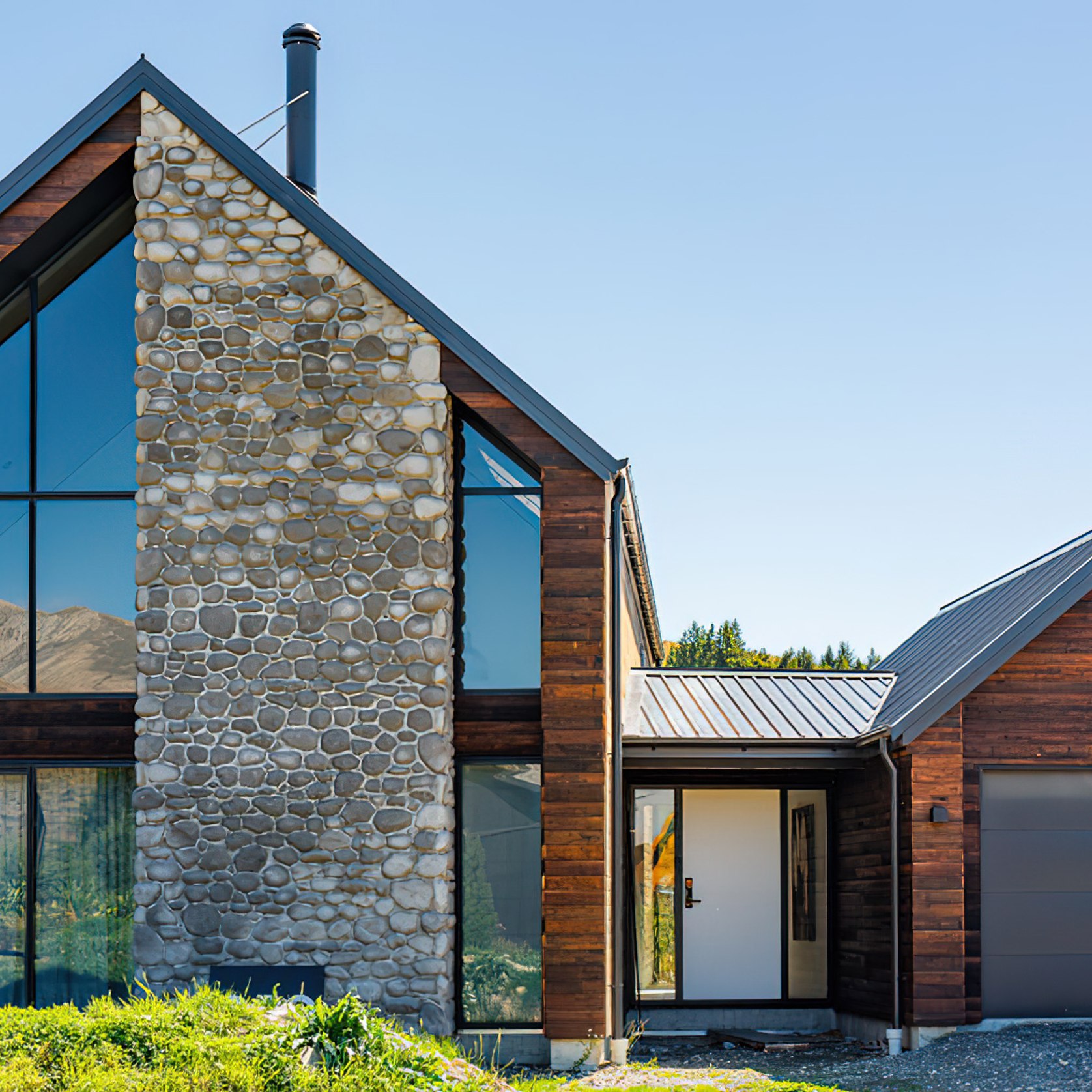 Cladding | Sawn face horizontal – drydens clear oil | ArchiPro NZ