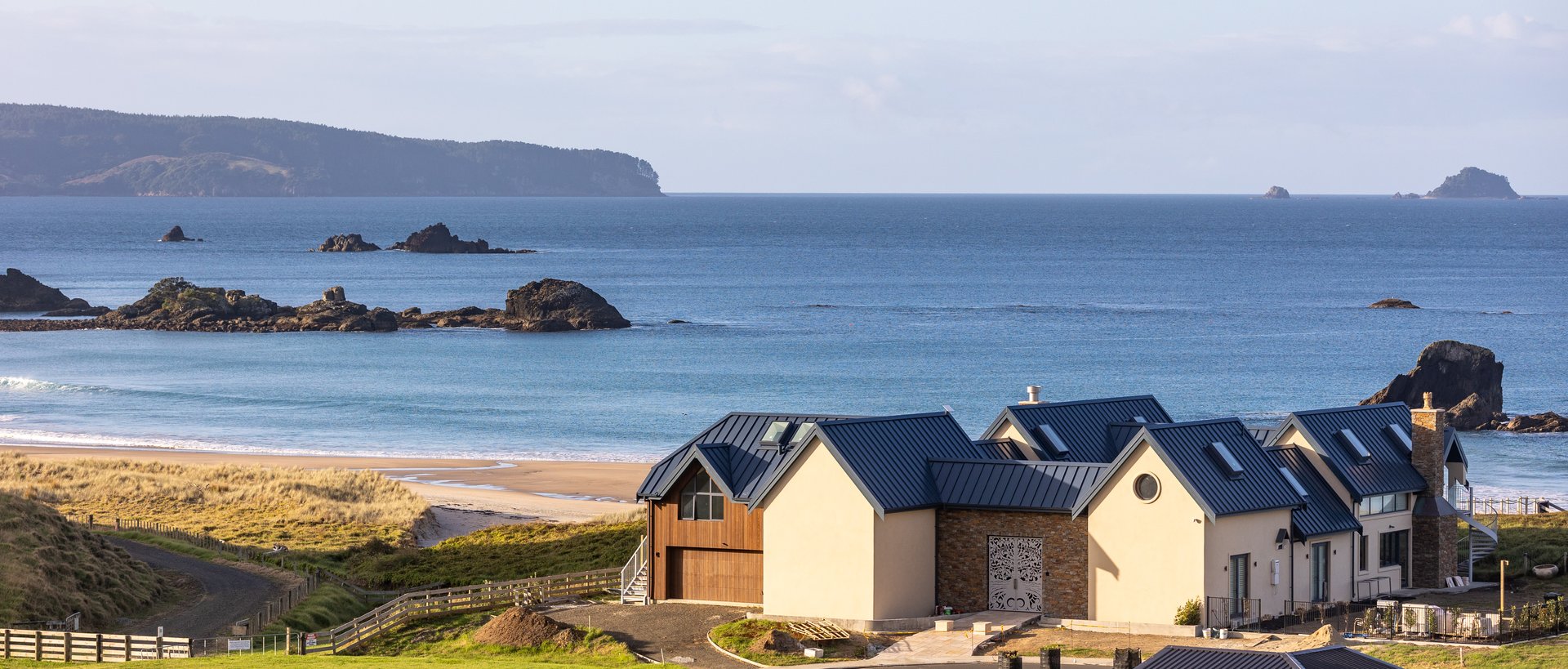 Opito Bay Beach House - Eurostyle Spanlok Roofing - Copper Details ...
