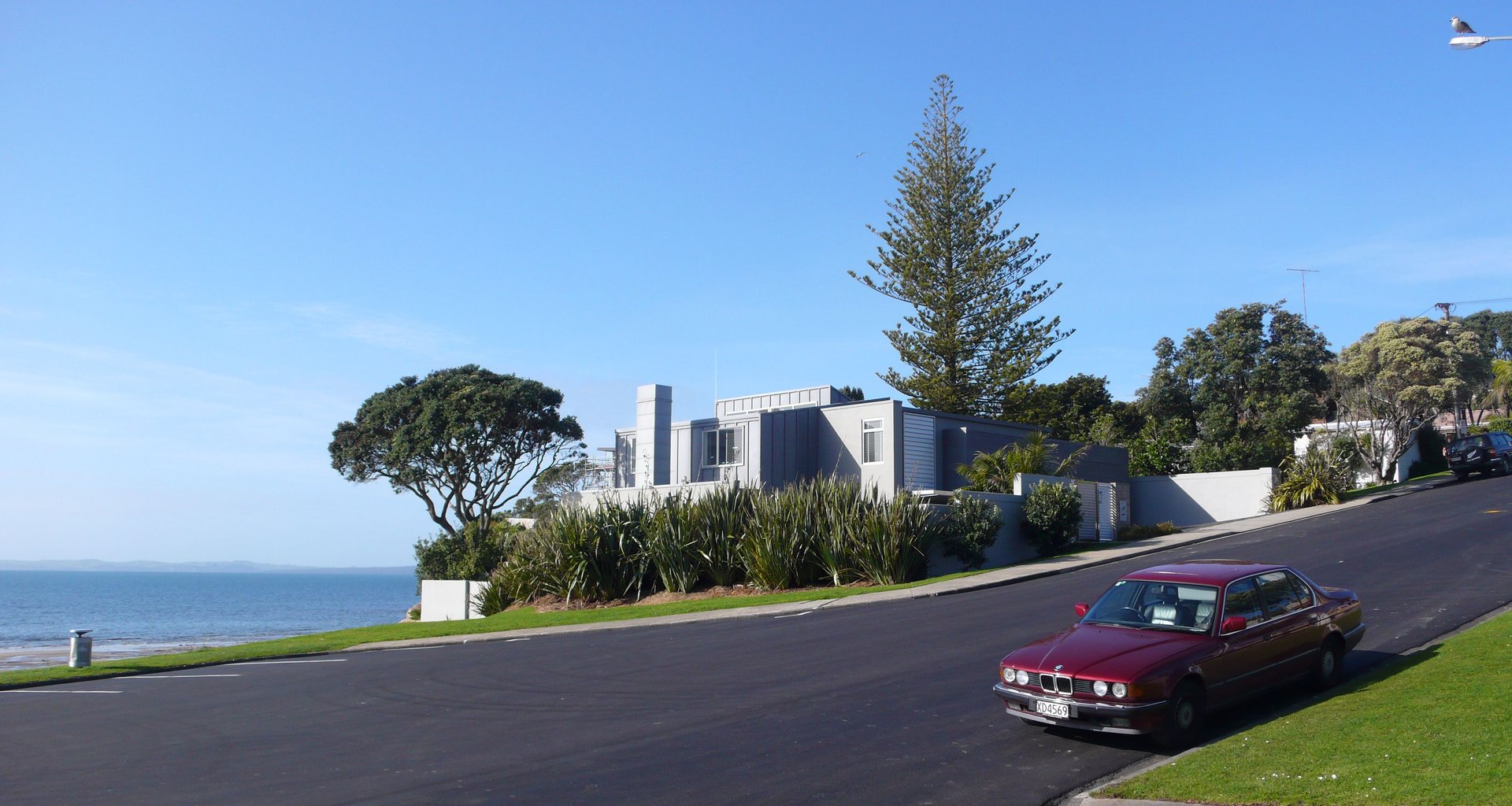 Rothesay Bay Beach by Francis Gp Architects | ArchiPro NZ