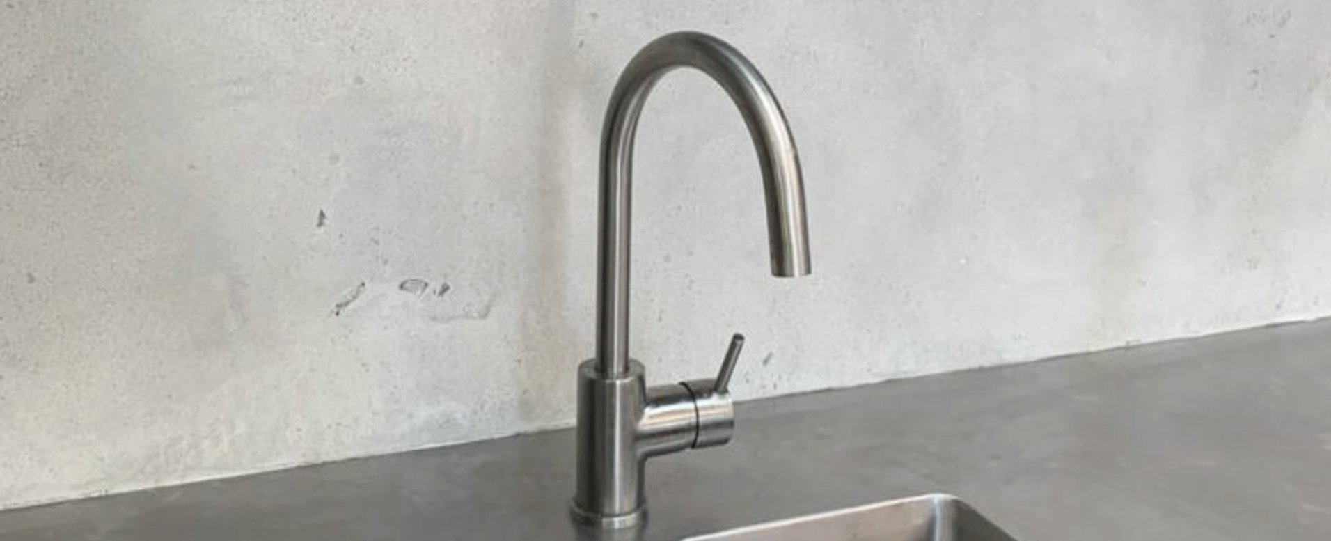 Concrete-look Polished Plaster - Kitchen Splashback by Claddagh ...