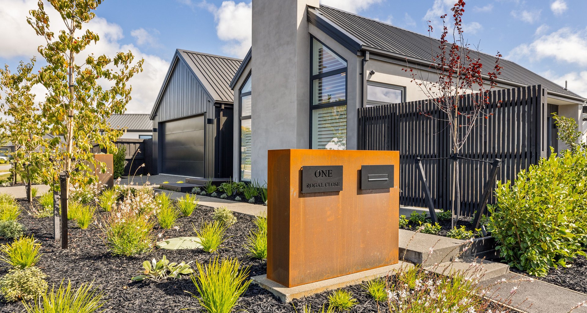 Oakbridge Residence by Hallmark Homes | ArchiPro NZ