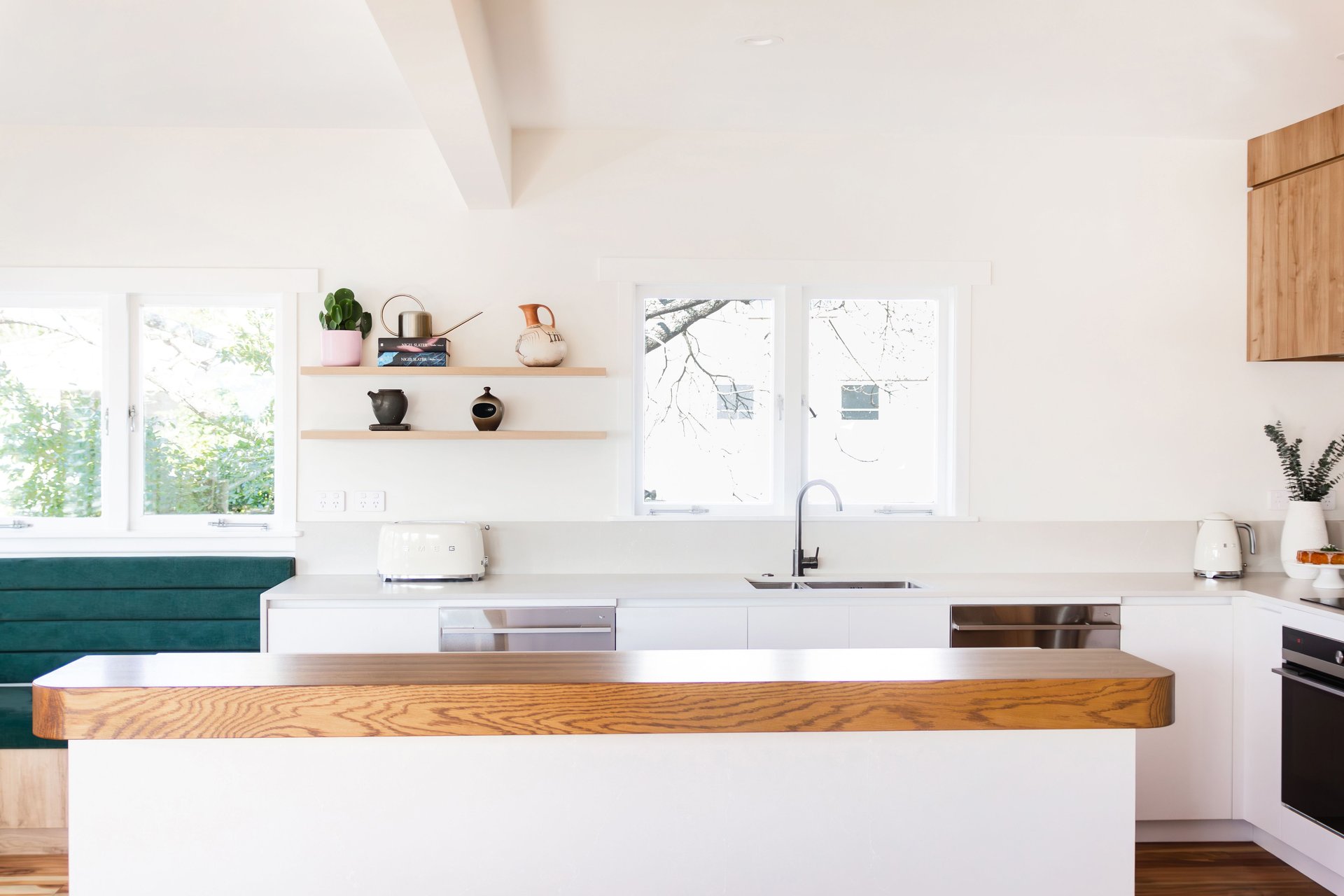 Entertainers delight by Kitchen Link | ArchiPro NZ