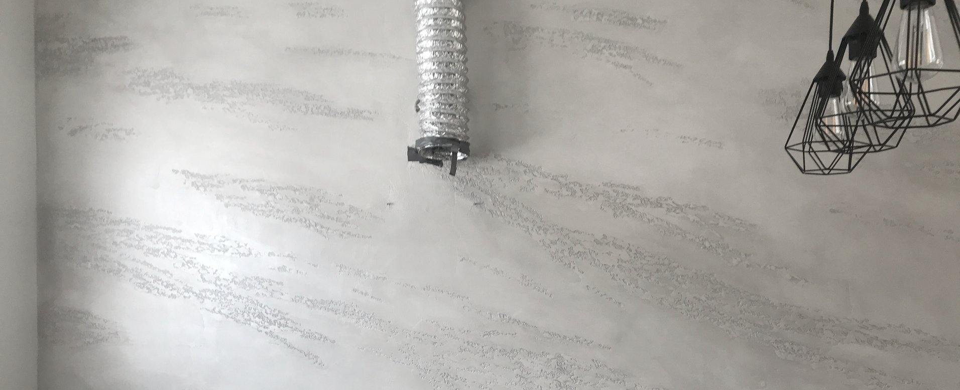 Splashback and continuous wall, Split stone by YESO Venetian Plaster ...