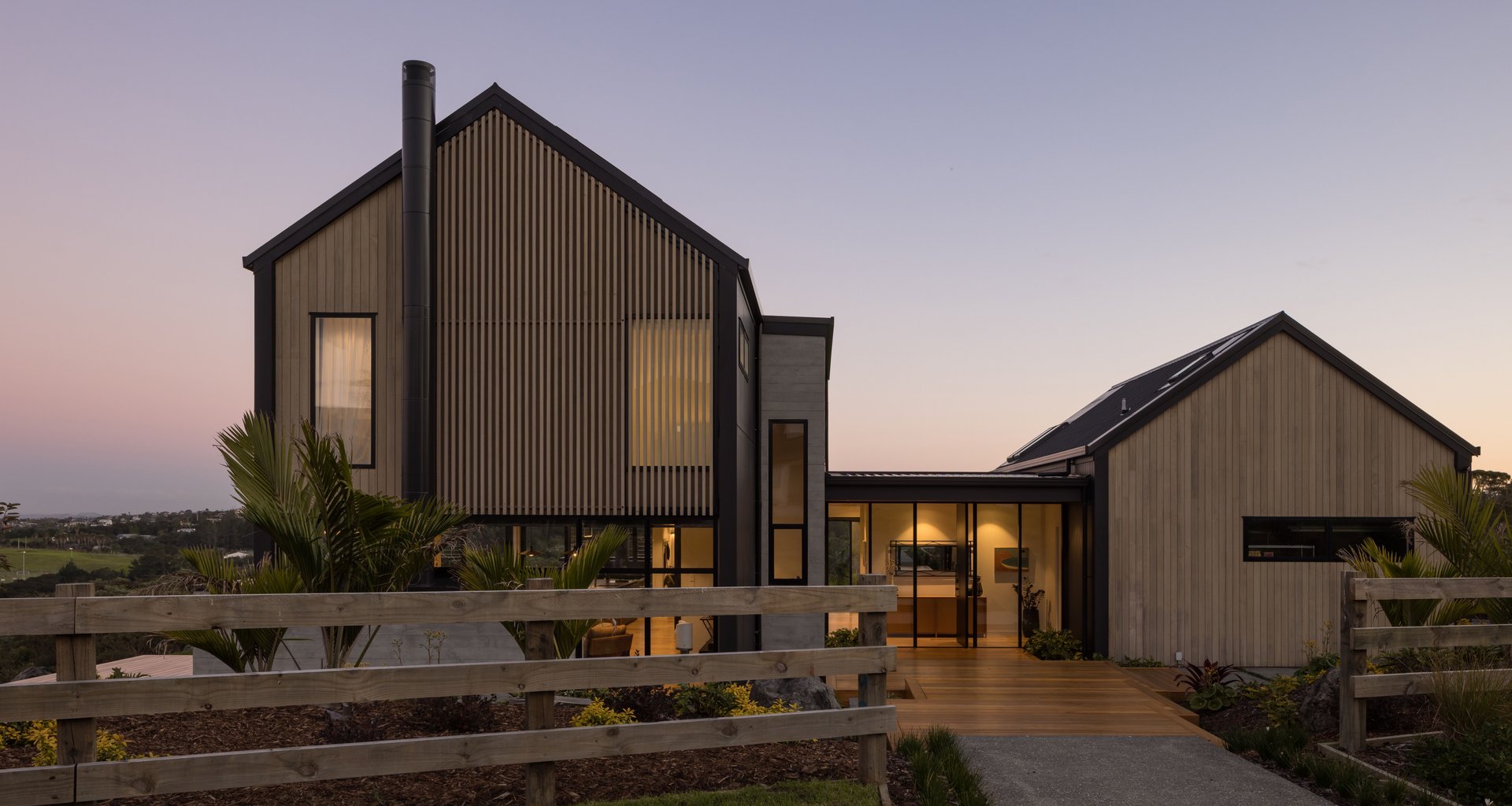Ridgelea by Michael Cooper Architects | ArchiPro NZ