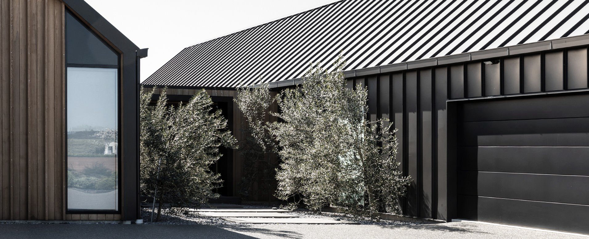 H Shape House by LM Architectural Builders | ArchiPro NZ